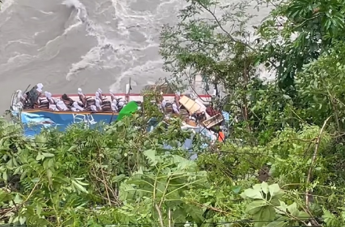 मर्स्याङ्दीमा भारतीय यात्रुवाहक बस खस्यो | Nepal Naksa