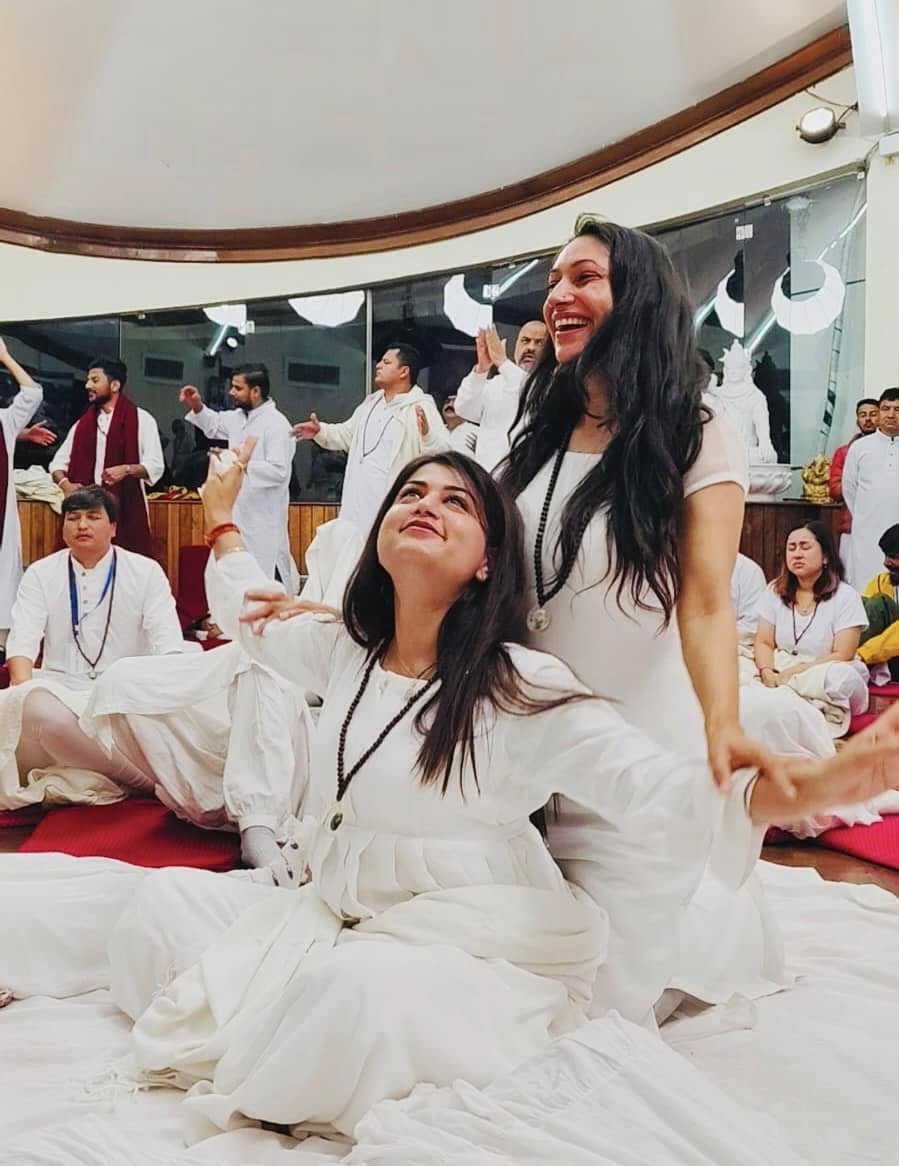 सम्बन्धविच्छेदपछि ओशो सन्यासी बनिन् शिल्पा पोखरेल | Nepal Naksa